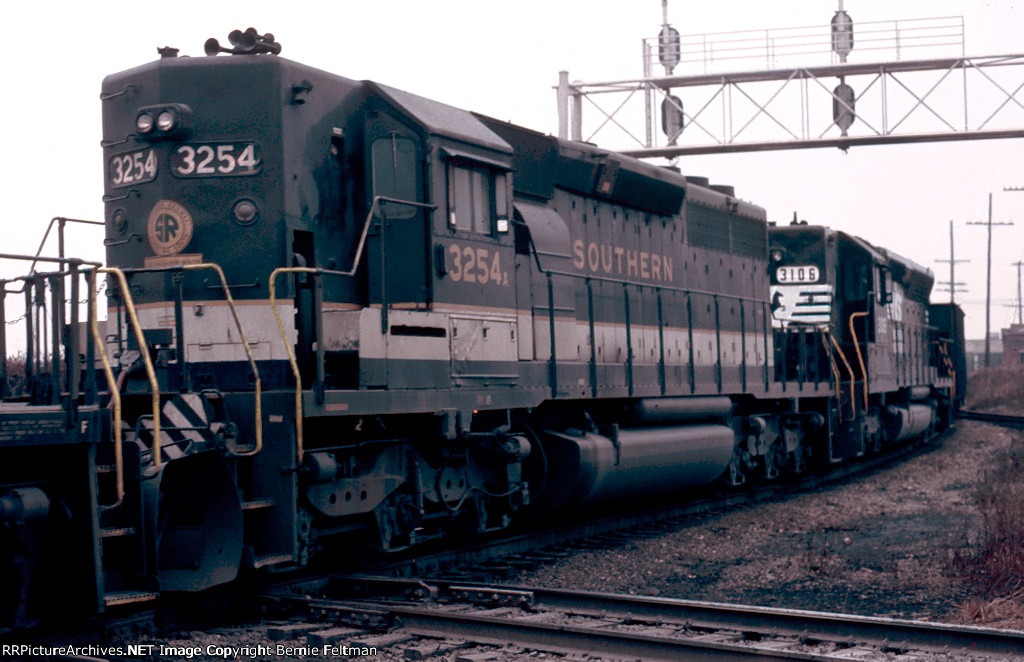 Southern Railway SD40-2 #3254 at 27th Street Interlocking